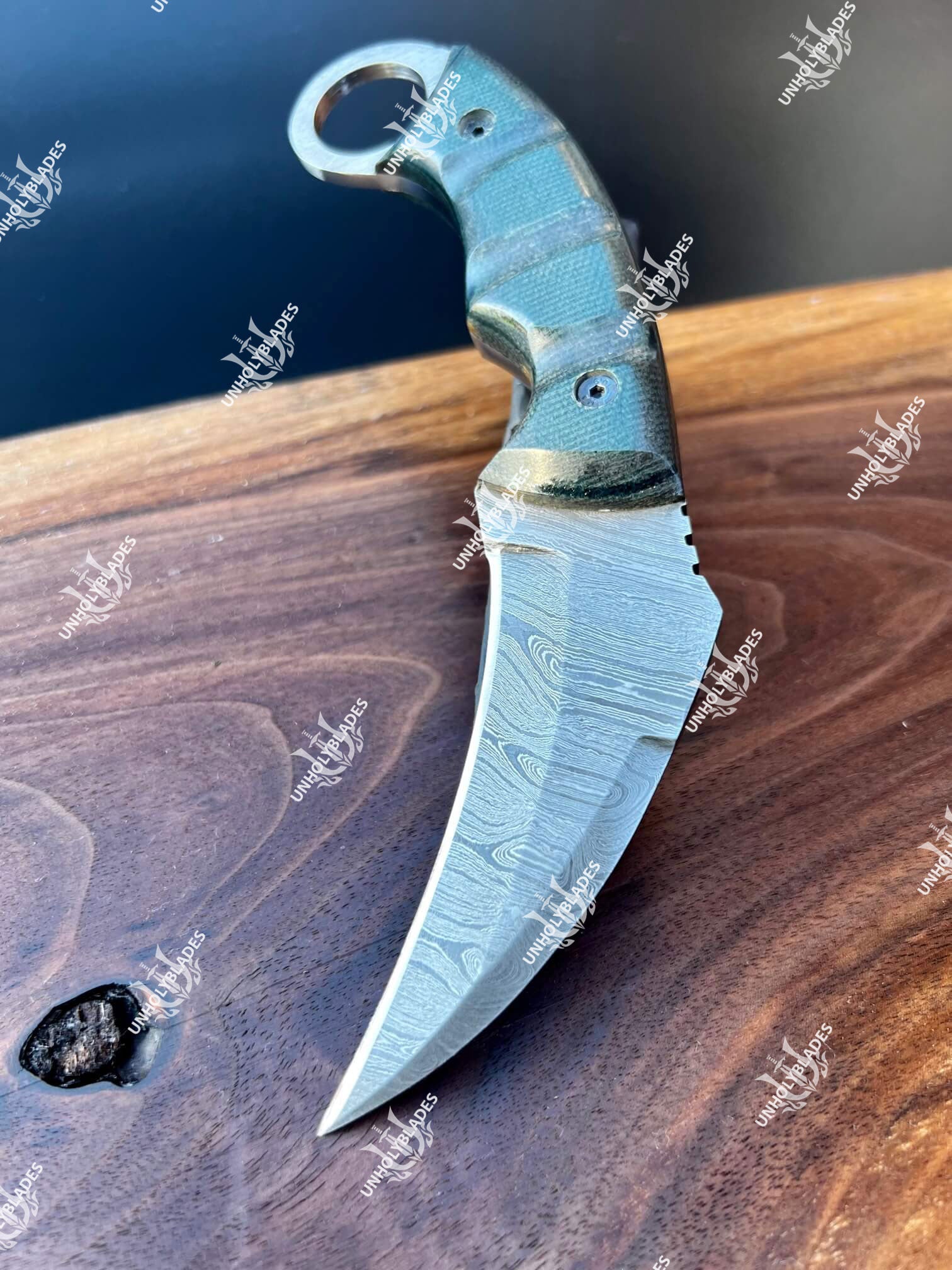 Damascus Steel Twist Pattern Karambit Knife